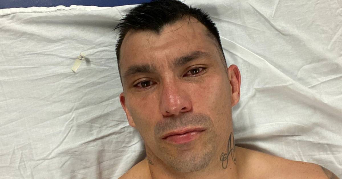 Gary Medel reaparece tras fallecimiento de su madre