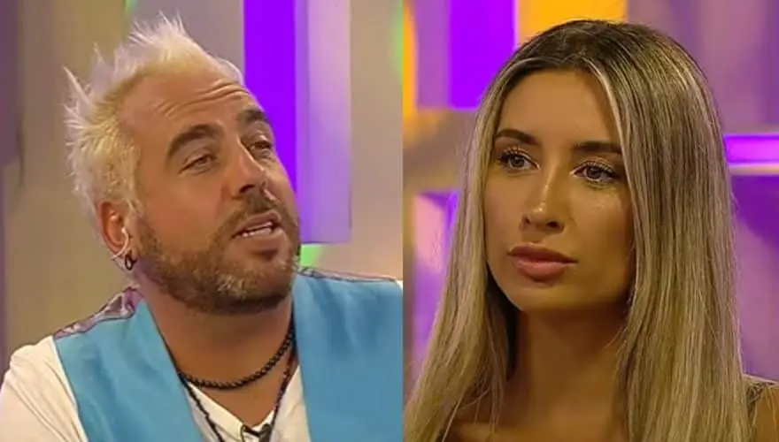 [FOTO] Critican a Lola Melnick por imagen con las piernas abiertas