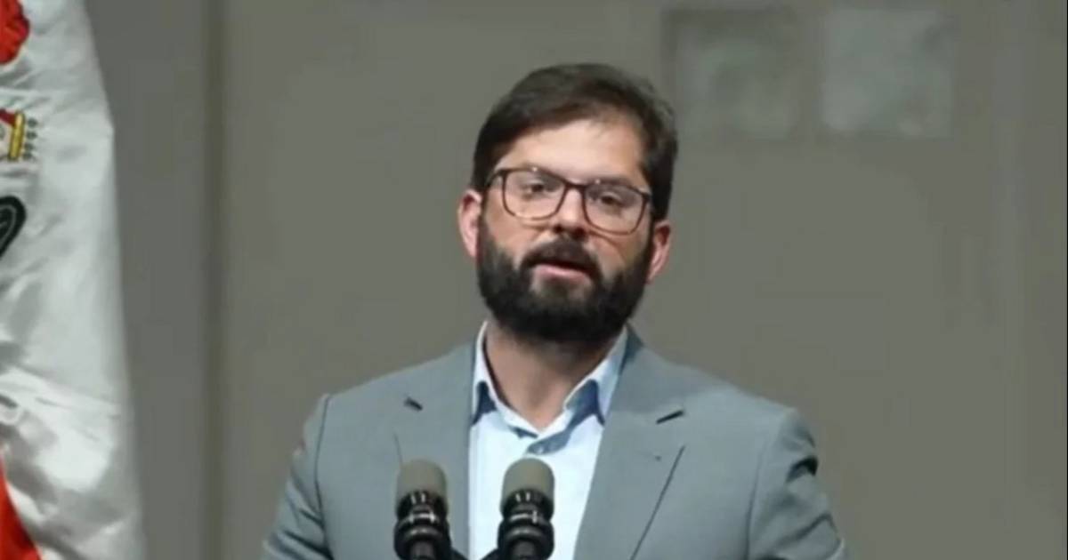 Presidente Gabriel Boric responde a su meme "callampín bombín"