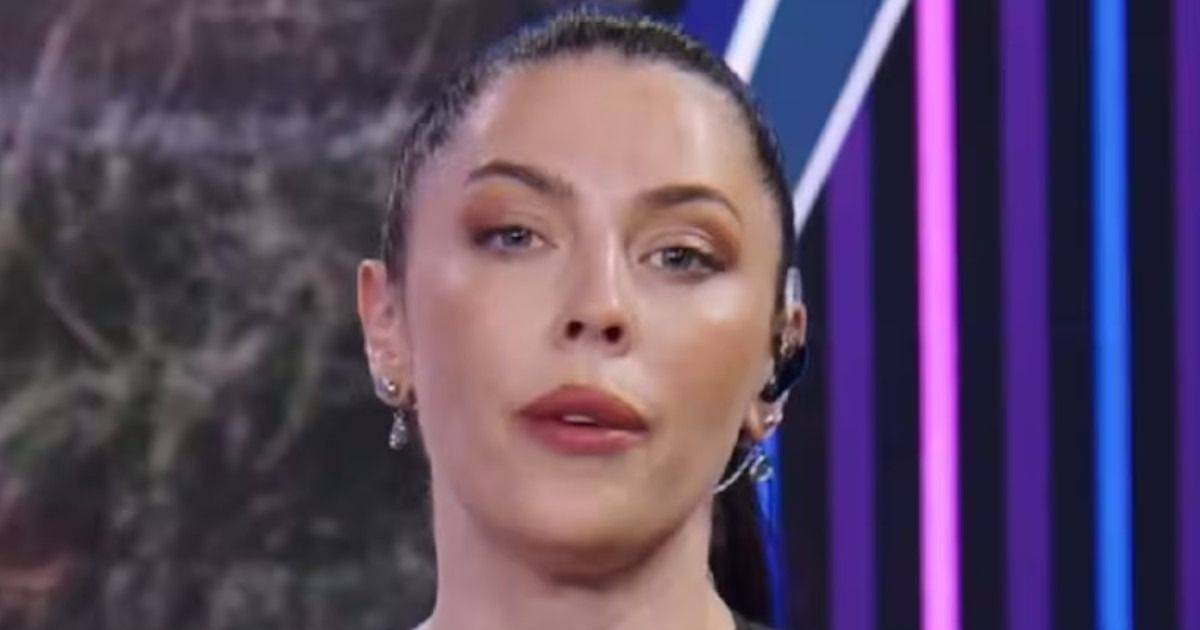 Exótico look de Daniela Aránguiz en Only Fama genera graciosos memes en ...